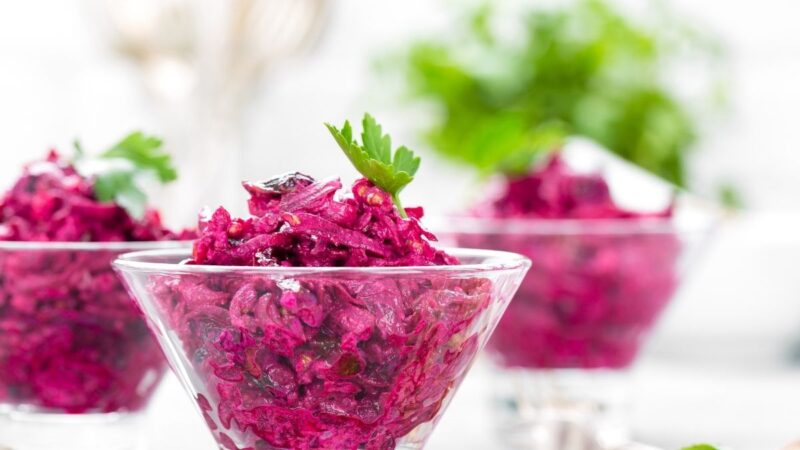 Pra reinventar o cardápio: como fazer salada de beterraba